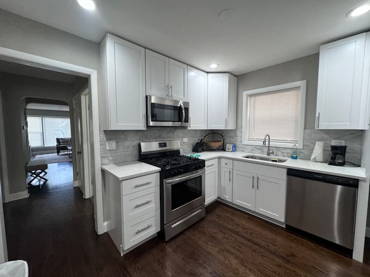 New Spacious And Quiet Location - Niles, IL