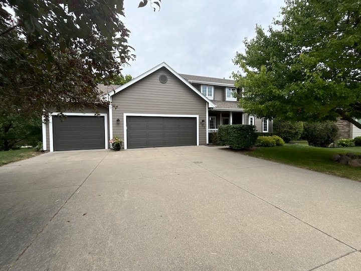 Wooded Culdesac Home - Ankeny, IA