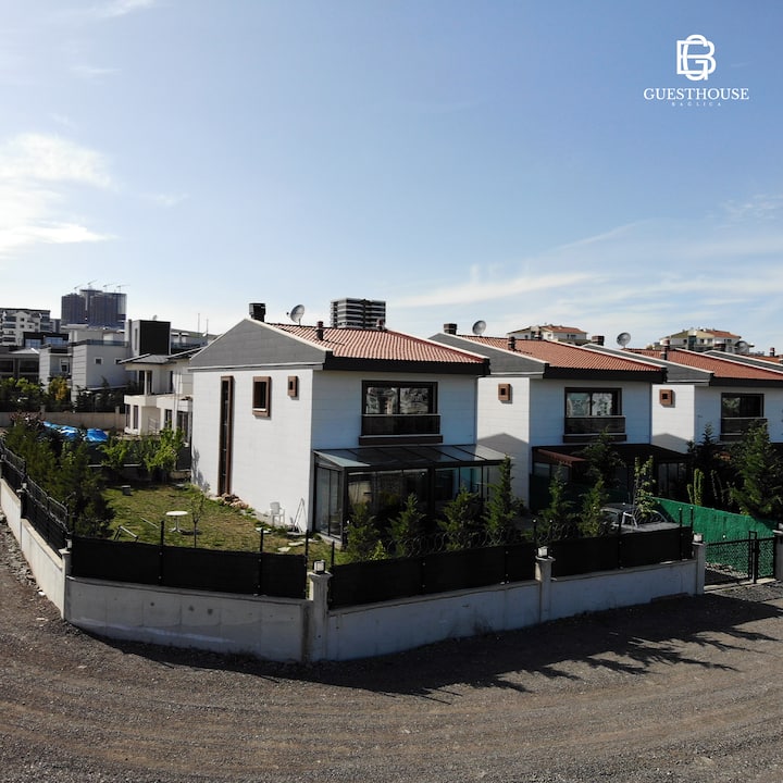 Spacious 5+1 Villa With Garden & Cinema Room - Ankara
