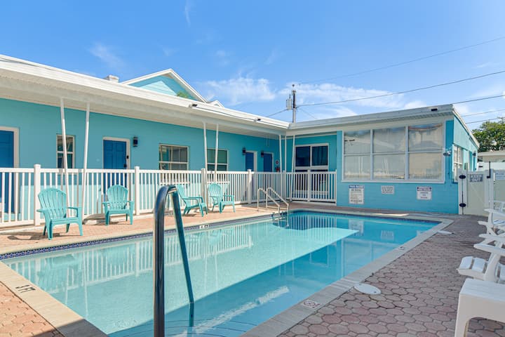 Walk To John's Pass: Studio W/ Pool Access! - Madeira Beach, FL