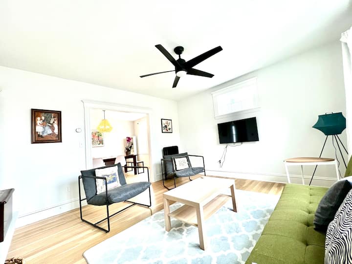 Newly Renovated Modern 3br Apt W/free Parking - Boston, MA