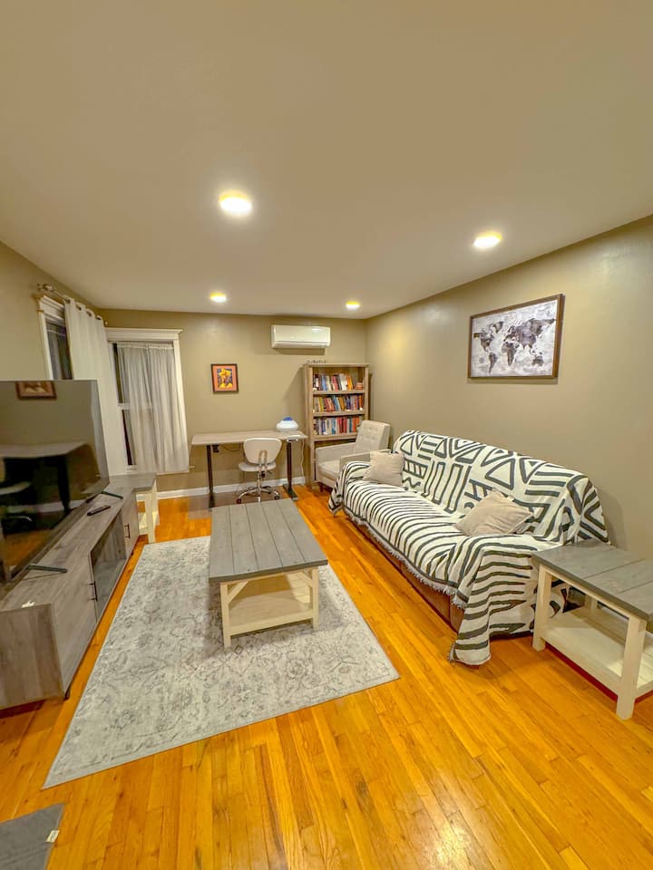 Home Minutes To Airport - Burien, WA