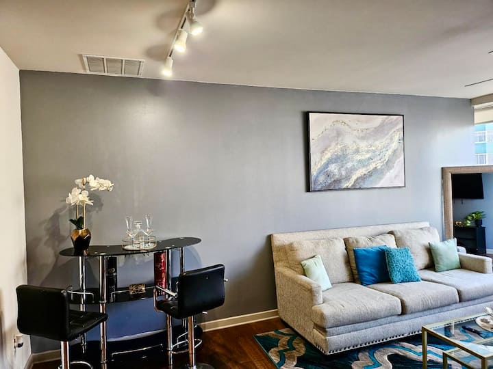 Luxury High-rise Exquisite Views, Aa Centre - Dallas, TX