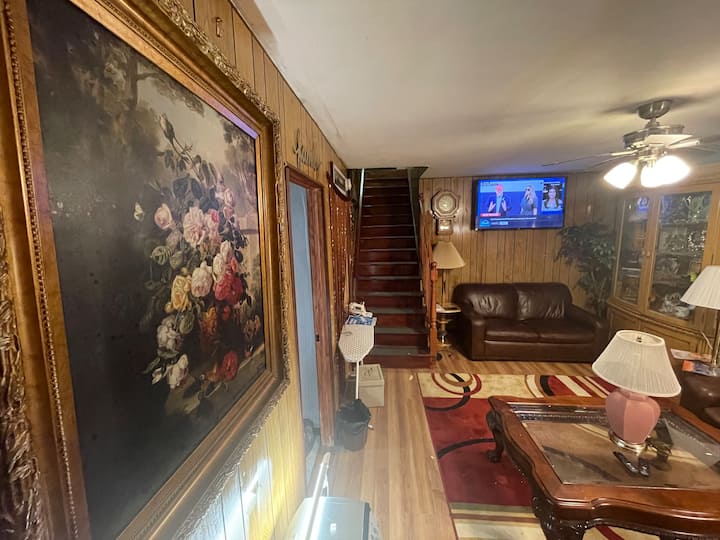 4br, 1 Bath, Dining. Tv, Patio - Altgeld Gardens - Chicago