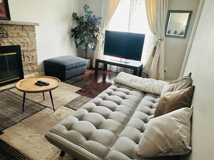Private Home 5 Beds Free Parking - Mississauga