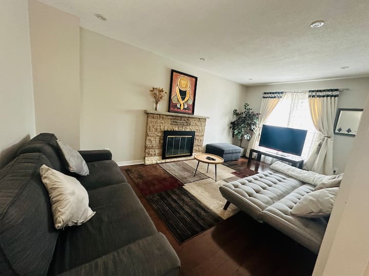Luxury 5bed Retreat Near Airport & Square One Mall - Mississauga