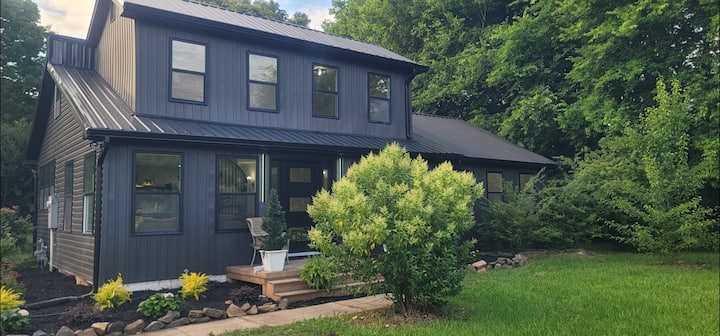 Tilly's Urban Farmhouse - Midland, NC