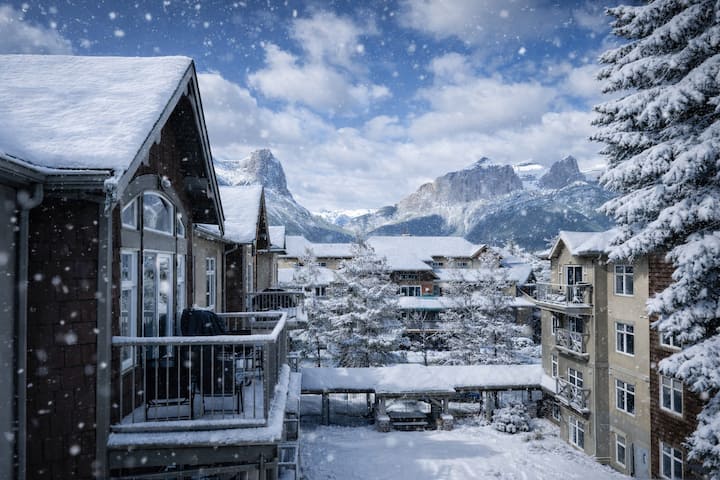 W463 Top Floor, Mountain View, Free Parking & Gym - Canmore