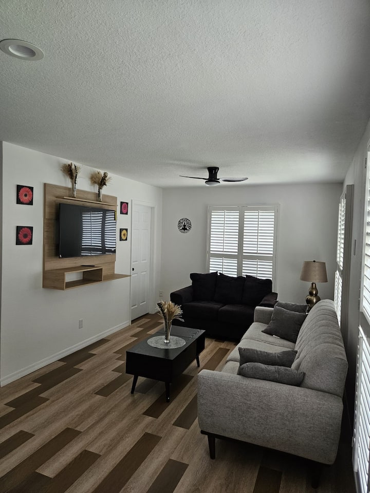 Newly Renovated Modern Studio - Oviedo, FL