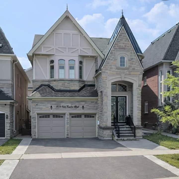 Modern 3br Suite/free Parking/near Transit & Go - Mississauga