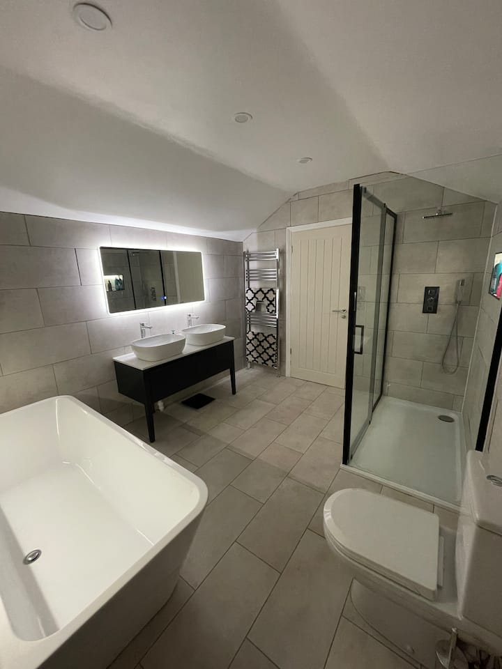 Double Room In Cardiff - Cardiff