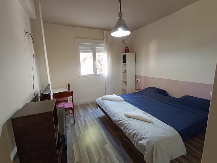 Habitación Amplia Y Luminosa Con Baño Privado - Granada, España