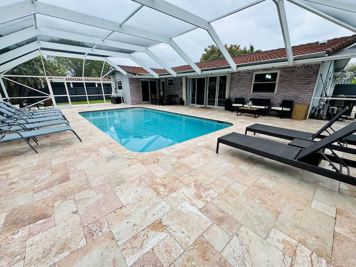 4 Beds/pool/private Yard/fll/casino/beach/vibes! - Hollywood, FL