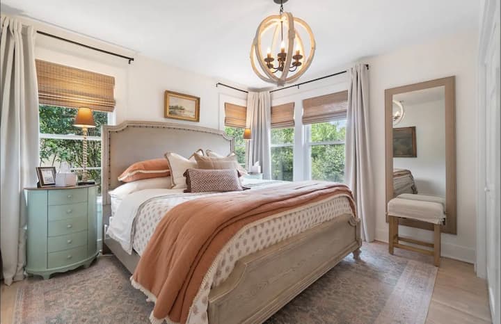 Blue Door Bungalow - Pensacola, FL