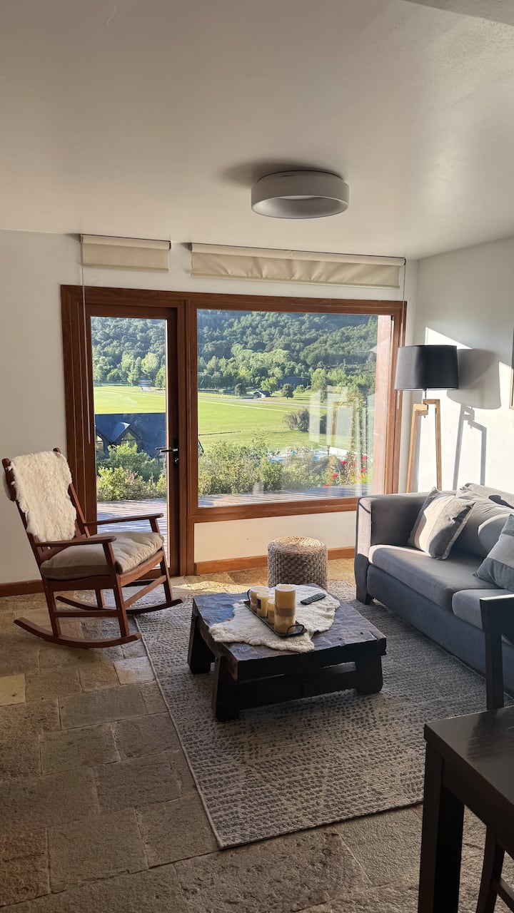 Vista Al Cerro Catedral Y Polo En Arelauquen - San Carlos de Bariloche