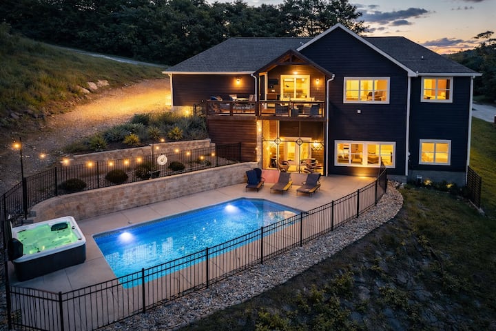 Private Pool + Hot Tub | Lake Views | Sleeps 12 - Smithville, TN
