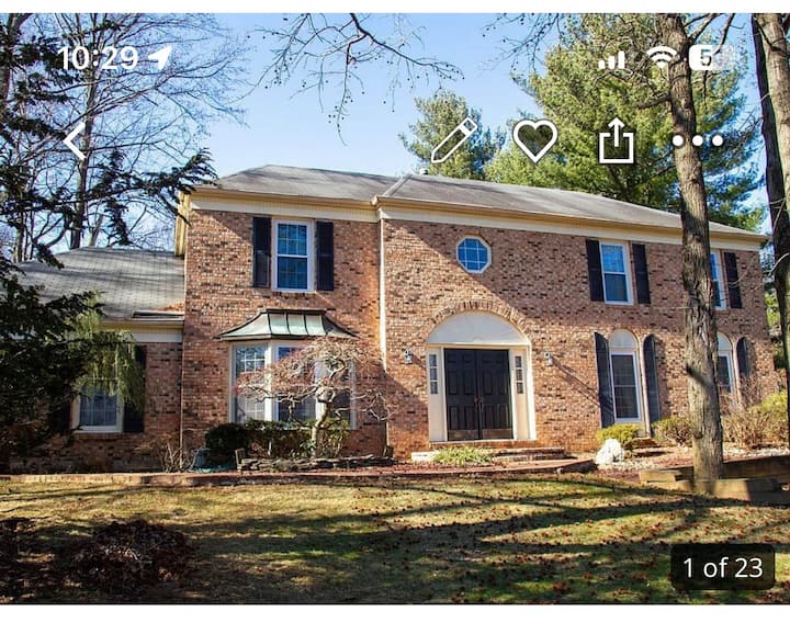 Nice Spacious Space In House - New Brunswick, NJ