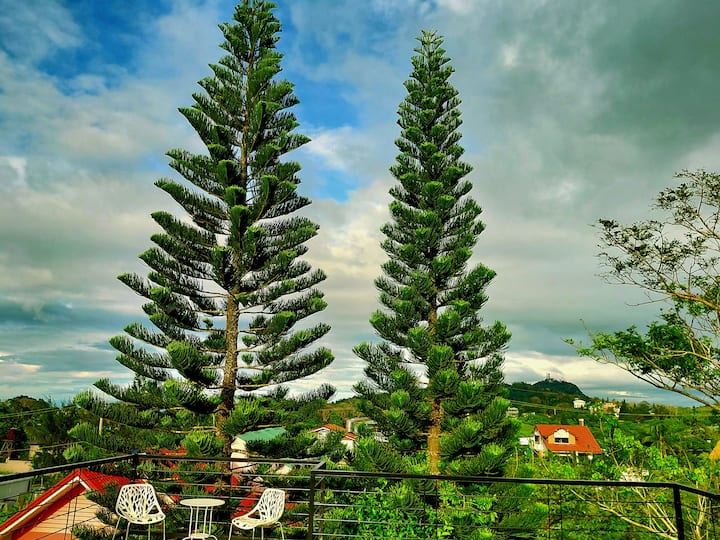 Maya’s Tiny Garden Casita, Deck,
Tub, With Bfast - Talisay