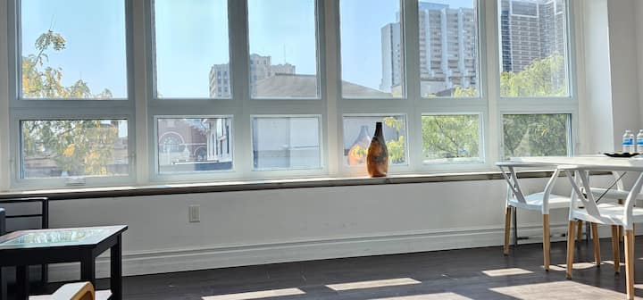 Alodia- Spacious 2bed+2bath Apt @Perfect Location - Windsor, ON, Canada