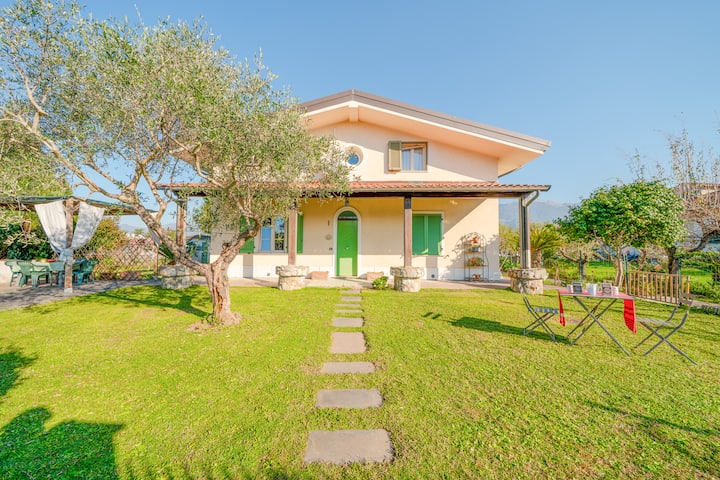 Appartamento In Villa Con Giardino Esclusivo - Massa