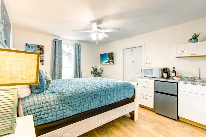 Cozy Studio Near Weeki Wachee - Weeki Wachee, FL