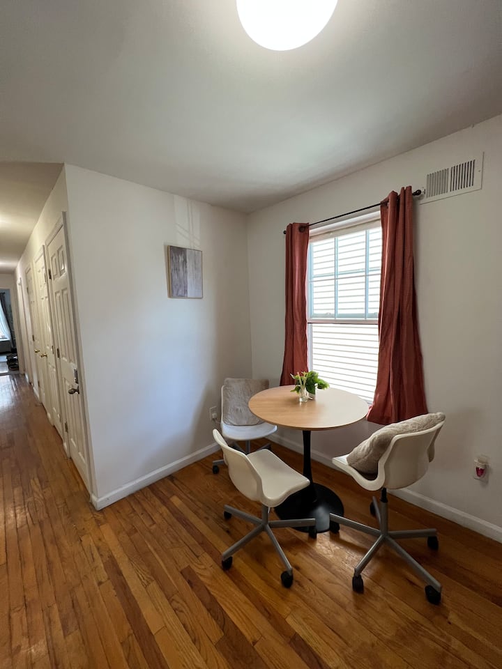 Cozy Room With Private Balcony - Newark, NJ