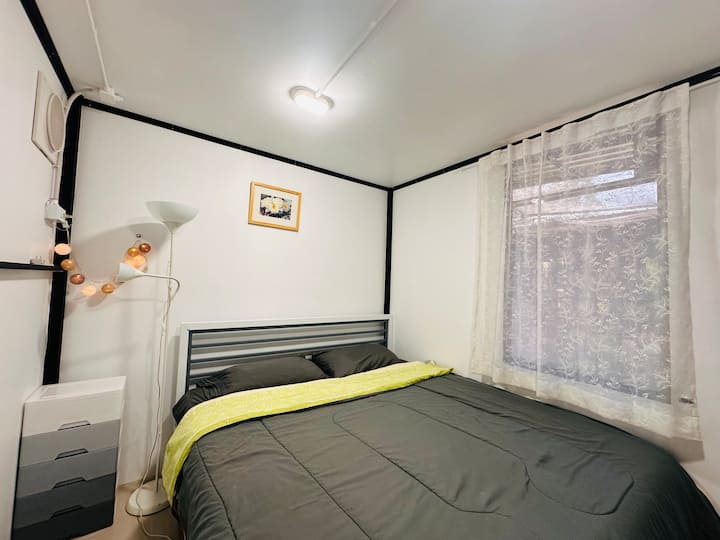 The Tiny Home Is In The City - Thani