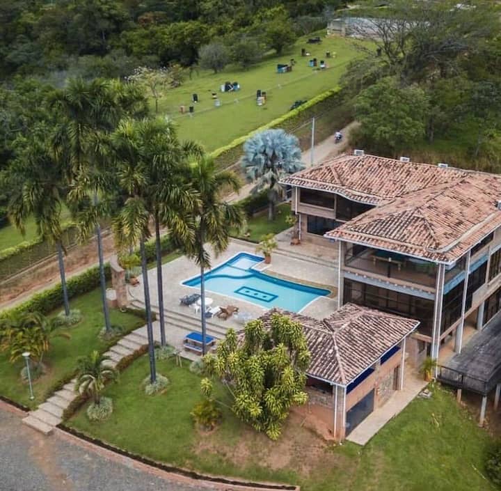 Espaciosa Villa En San Jerónimo - San Jerónimo