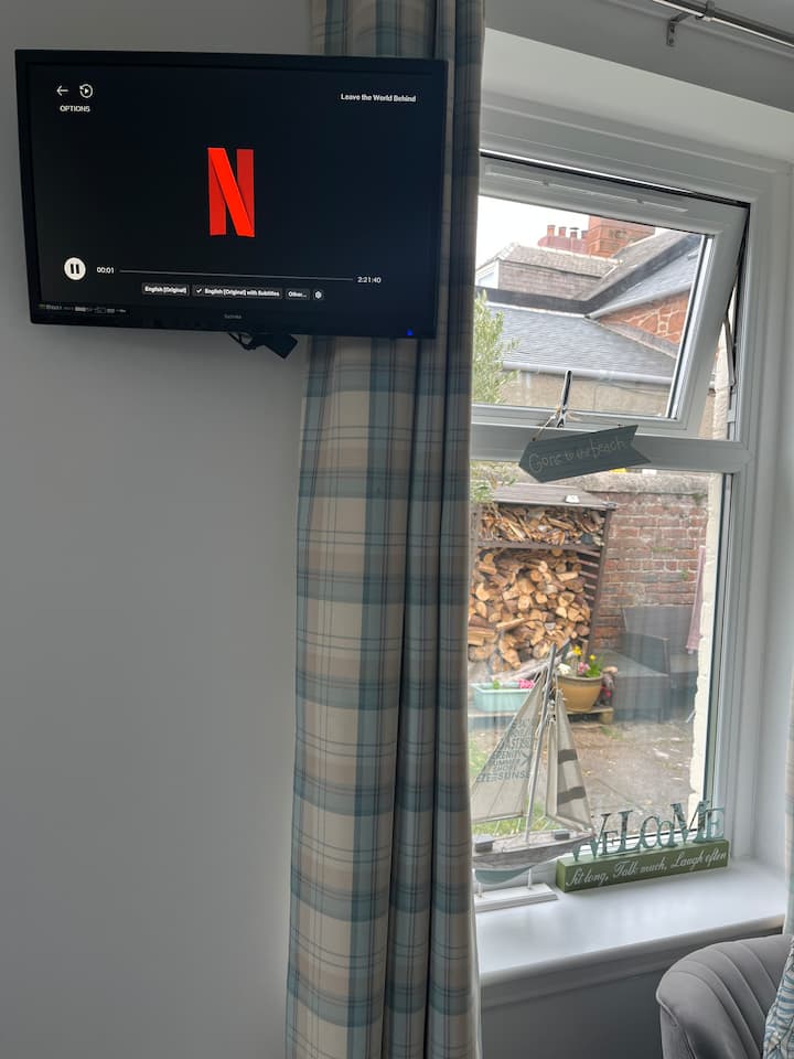 The Beach Room -Double Bedroom With Own Entrance. - Prestwick