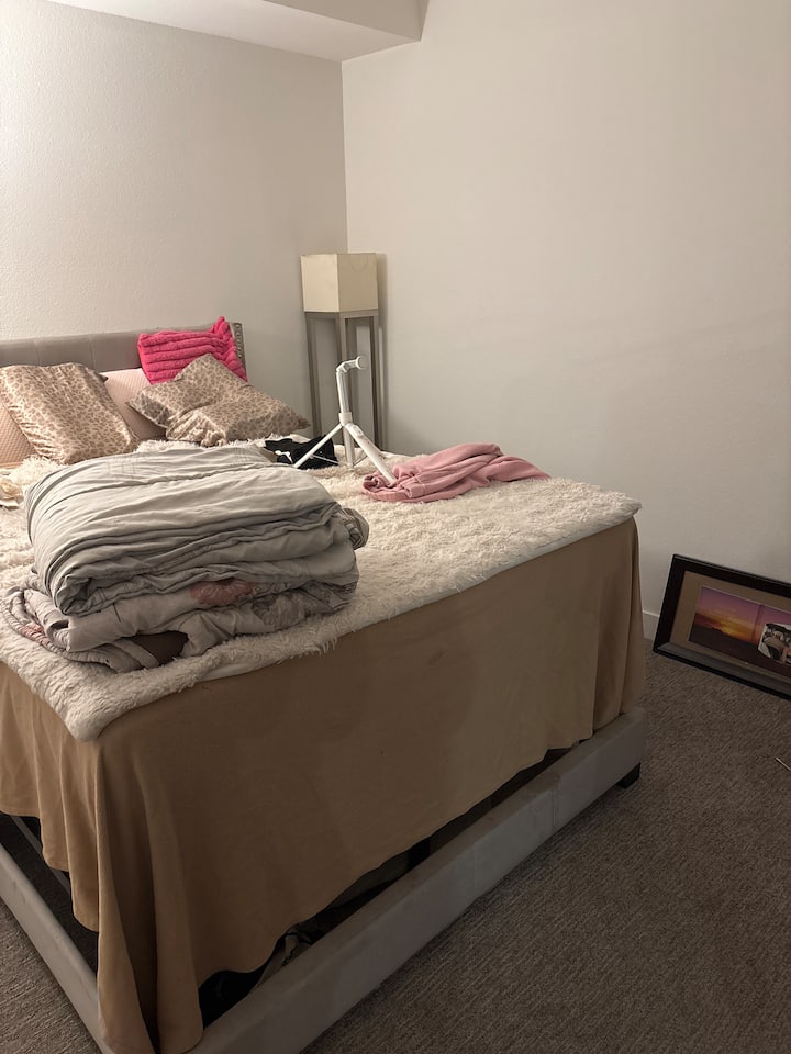 Penthouse W/ Large Patio Upstairs - Oakland, CA
