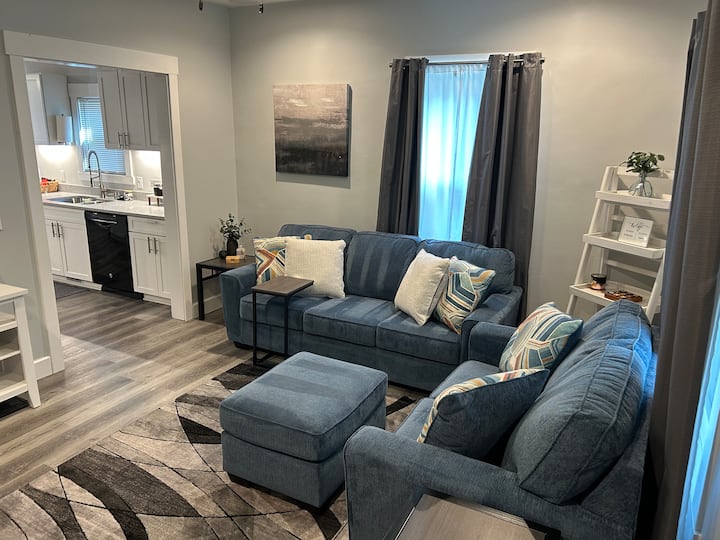 Quiet, Newly Renovated Home Near Uiuc | Ev Charger - Urbana, IL