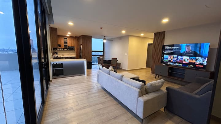 Luxury Ph, 3 Br W Stunning Views | 9 Guests - Monterrey