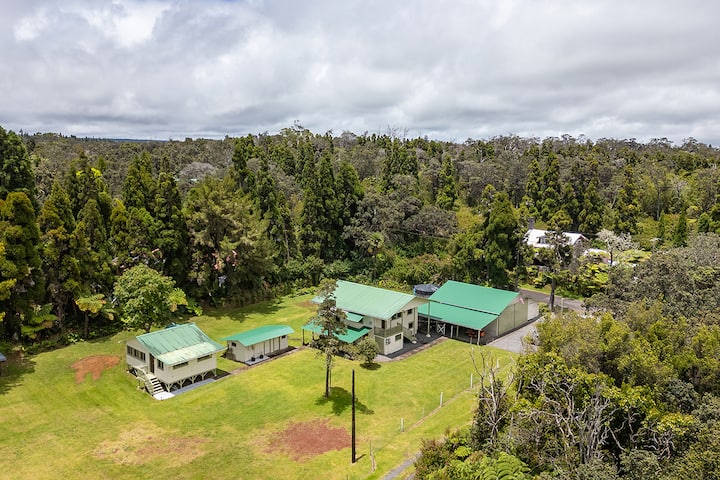 Volcano Guesthouse: Rustic Charm - Volcano