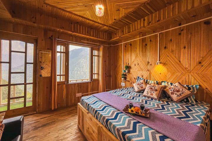 Cosy| Stylish Attic | Above Jibhi Valley - Himachal Pradesh