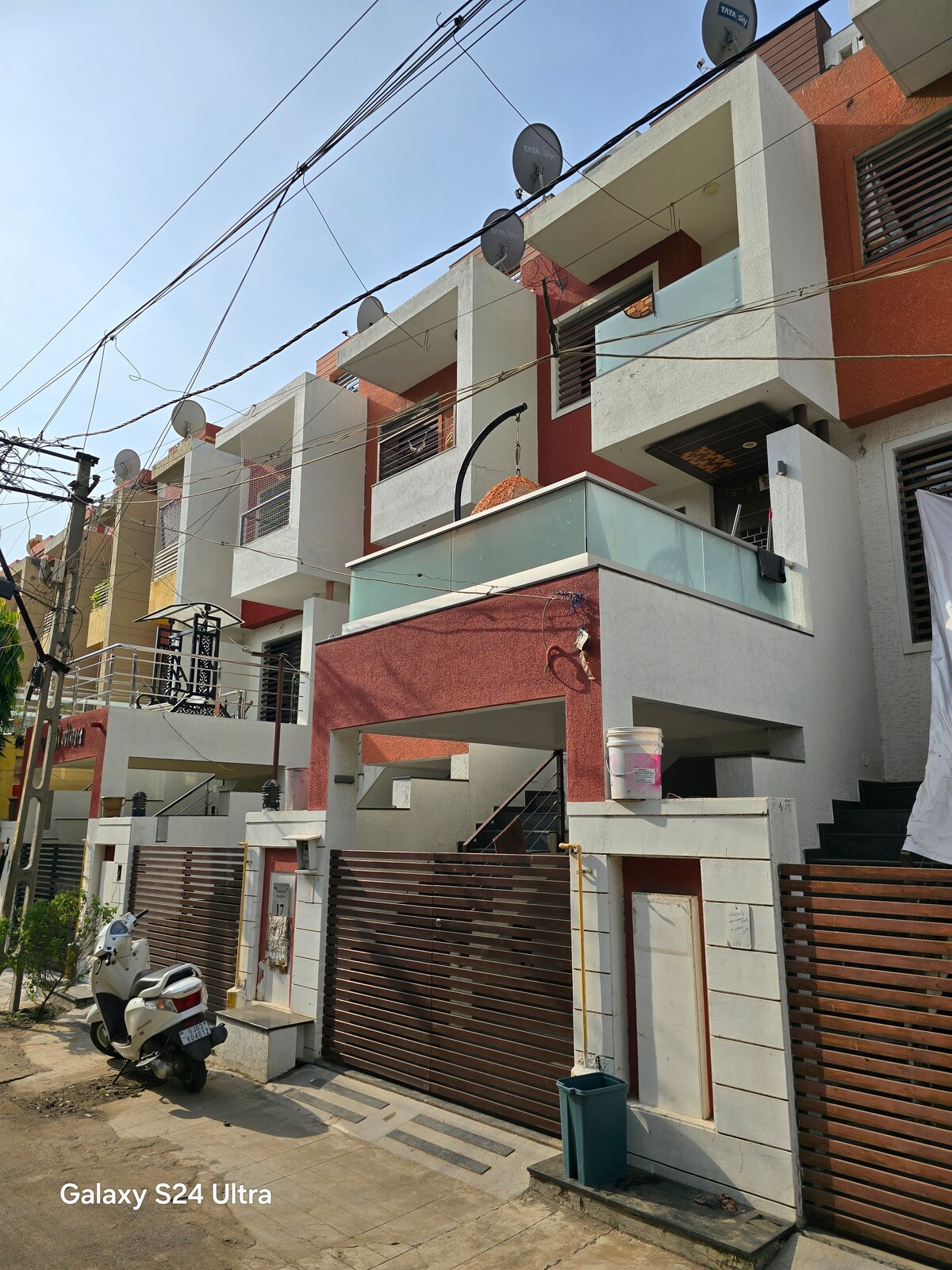 A 3 Ac bedroom house with Hall & Kitchen in Rajkot - Bungalows for Rent ...