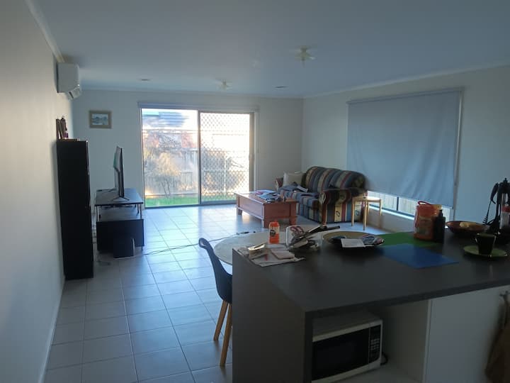 Peaceful Retreat In Quiet Area - Werribee