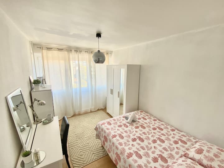 Chambre Cosy Pour Femme - Nantes