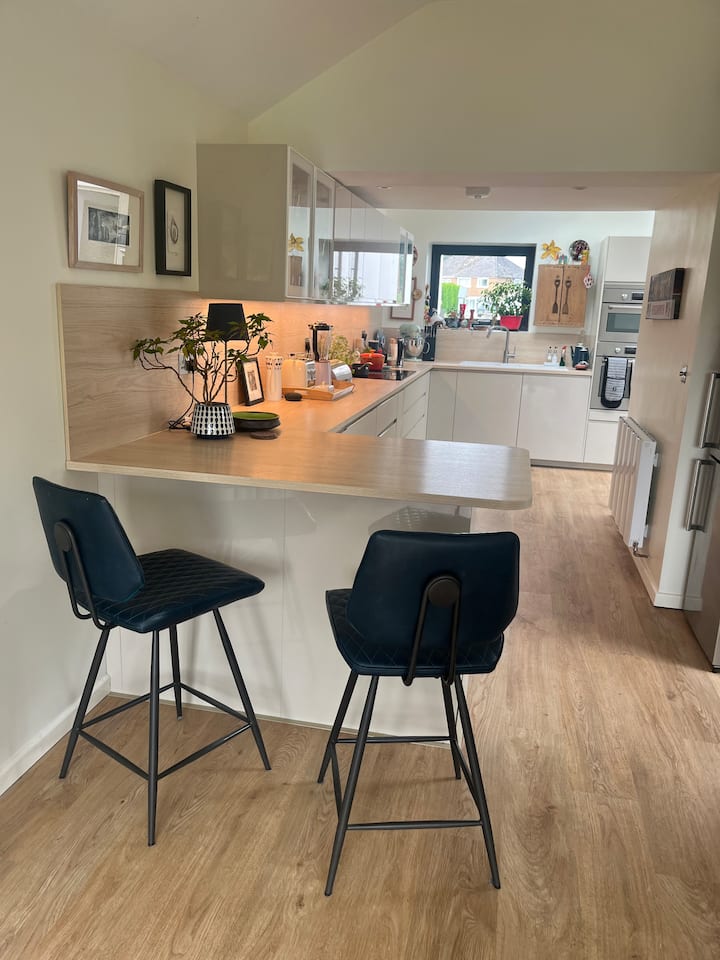 Cosy House & Garden Near Airport & Beaches, Barry - Barry