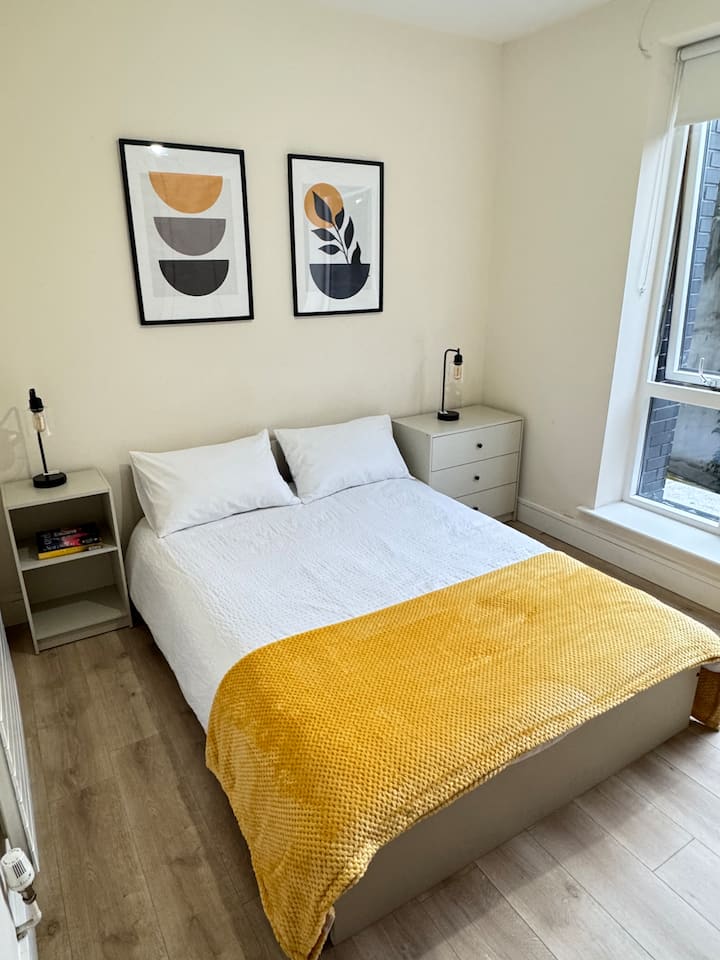 Modern Comfort Central - Private Bathroom - Dublin