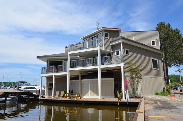 Harbor View Loft Three - Holland