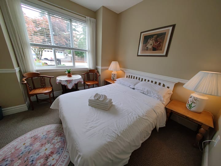 Room 1 Share Bathroom - Surrey