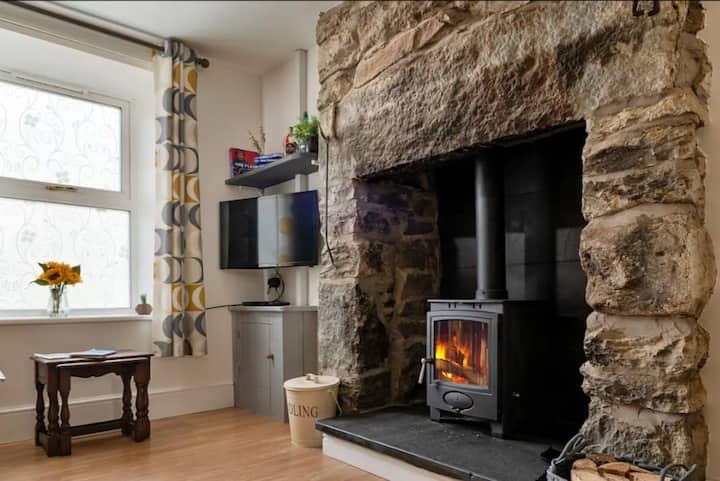 Cysgod Y Graig 
Cosy Cottage - Blaenau Ffestiniog