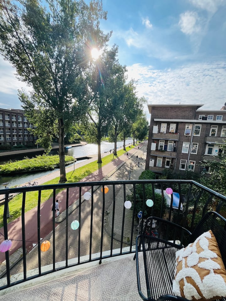 Bright Appartment With Canal And Park View - 