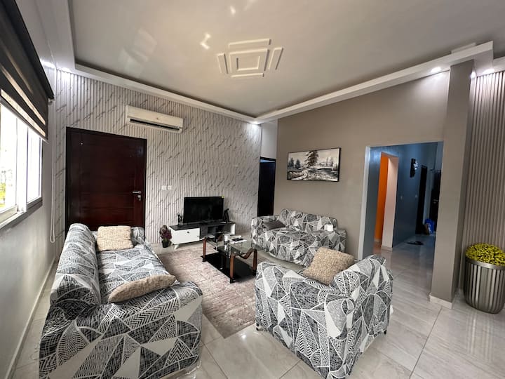 Appartement 3 Pièces Lumineux. - Abidjan