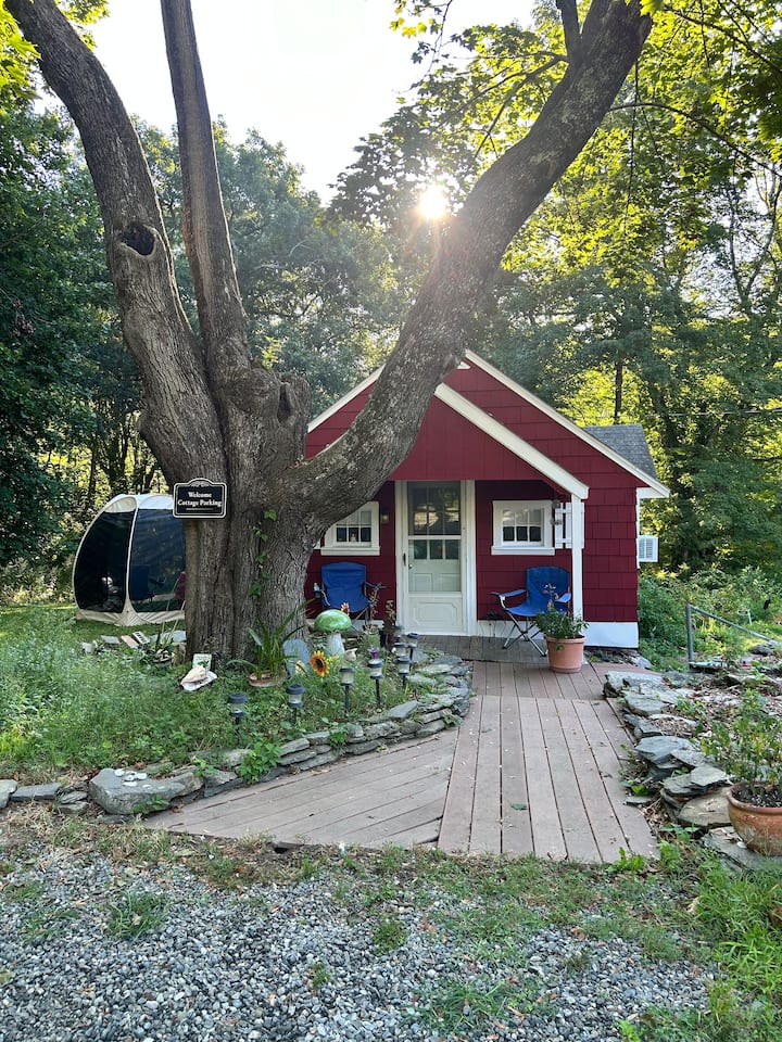 The Cozy Little Cottage - Norwich, CT