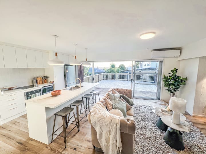 Spacious 6-bedroom Retreat | Masina & Moana Homes - Auckland