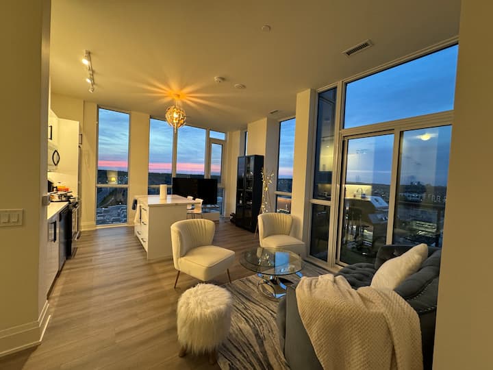 Harry' House - Oakville