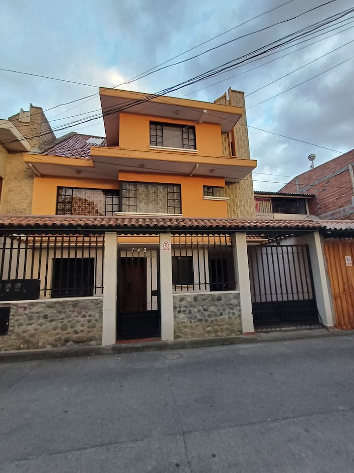 Departamento Familiar Con Parqueadero Gratis - Cuenca