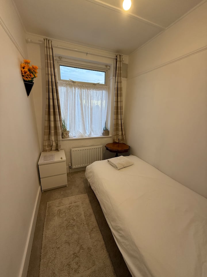 Single Room For Female - Twickenham