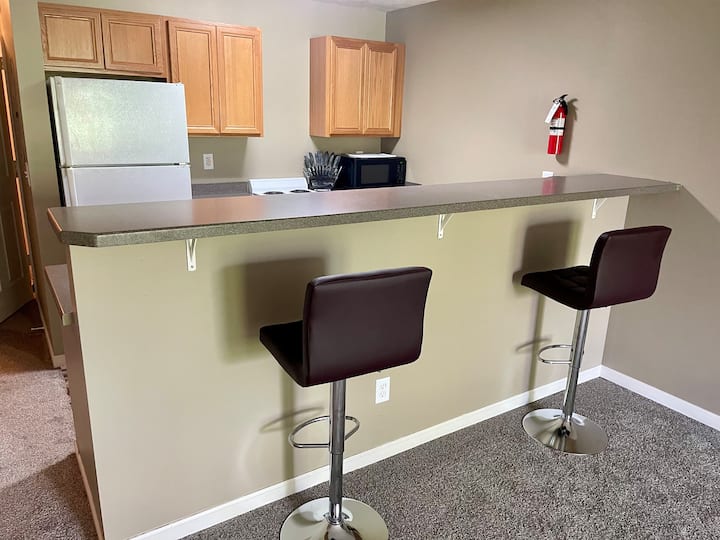 Downtown Bloomington Apartment With King Bed - Bloomington, IN